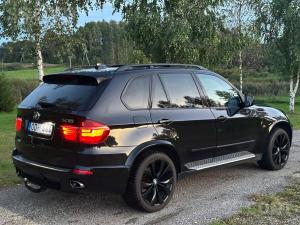 Black BMW X5 2008 in Rezekne, with an engine capacity of 3.00 L and mileage of 396 thousand km for 9300 €, photo 4 on AUTOMOTO.COM.LV
