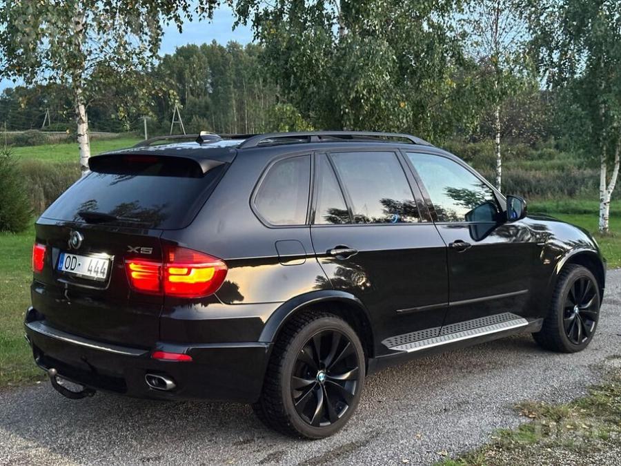 Black BMW X5 2008 in Rezekne, with an engine capacity of 3.00 L and mileage of 396 thousand km for 9300 €, photo 4 on AUTOMOTO.COM.LV