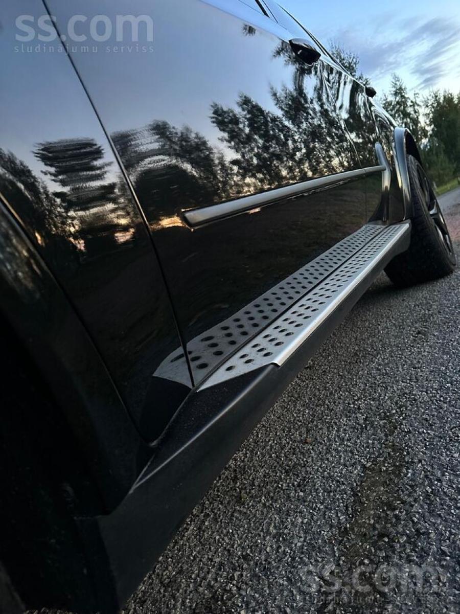 Black BMW X5 2008 in Rezekne, with an engine capacity of 3.00 L and mileage of 396 thousand km for 9300 €, photo 9 on AUTOMOTO.COM.LV