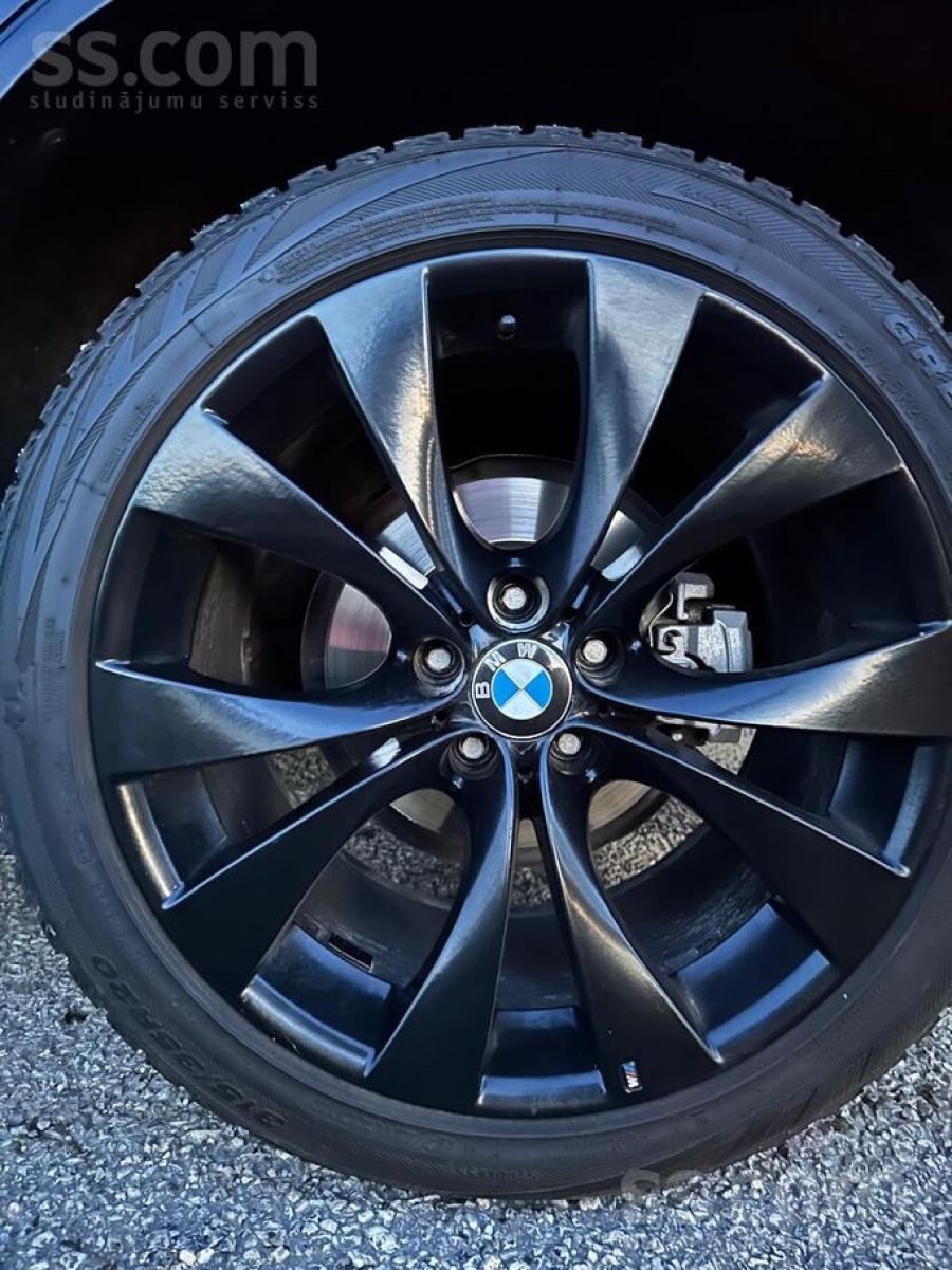 Black BMW X5 2008 in Rezekne, with an engine capacity of 3.00 L and mileage of 396 thousand km for 9300 €, photo 15 on AUTOMOTO.COM.LV