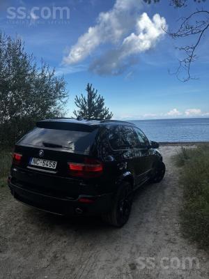 Black BMW X5 2008 in Jurmala, with an engine capacity of 3.00 L and mileage of 389 thousand km for 10000 €, photo 4 on AUTOMOTO.COM.LV