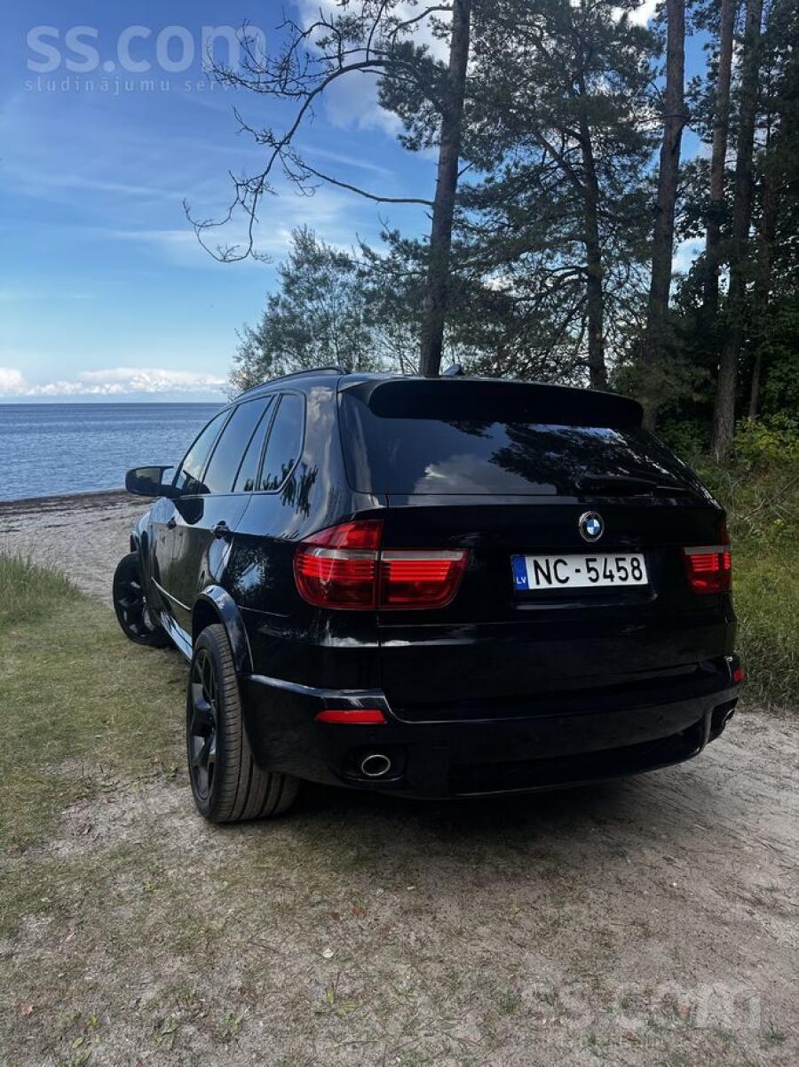 Black BMW X5 2008 in Jurmala, with an engine capacity of 3.00 L and mileage of 389 thousand km for 10000 €, photo 5 on AUTOMOTO.COM.LV