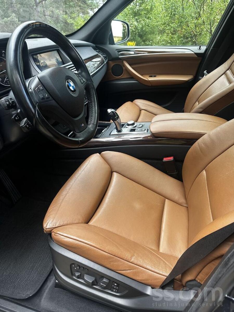 Black BMW X5 2008 in Jurmala, with an engine capacity of 3.00 L and mileage of 389 thousand km for 10000 €, photo 8 on AUTOMOTO.COM.LV