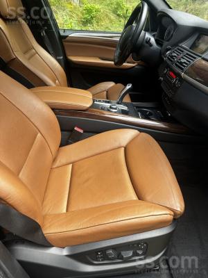 Black BMW X5 2008 in Jurmala, with an engine capacity of 3.00 L and mileage of 389 thousand km for 10000 €, photo 9 on AUTOMOTO.COM.LV