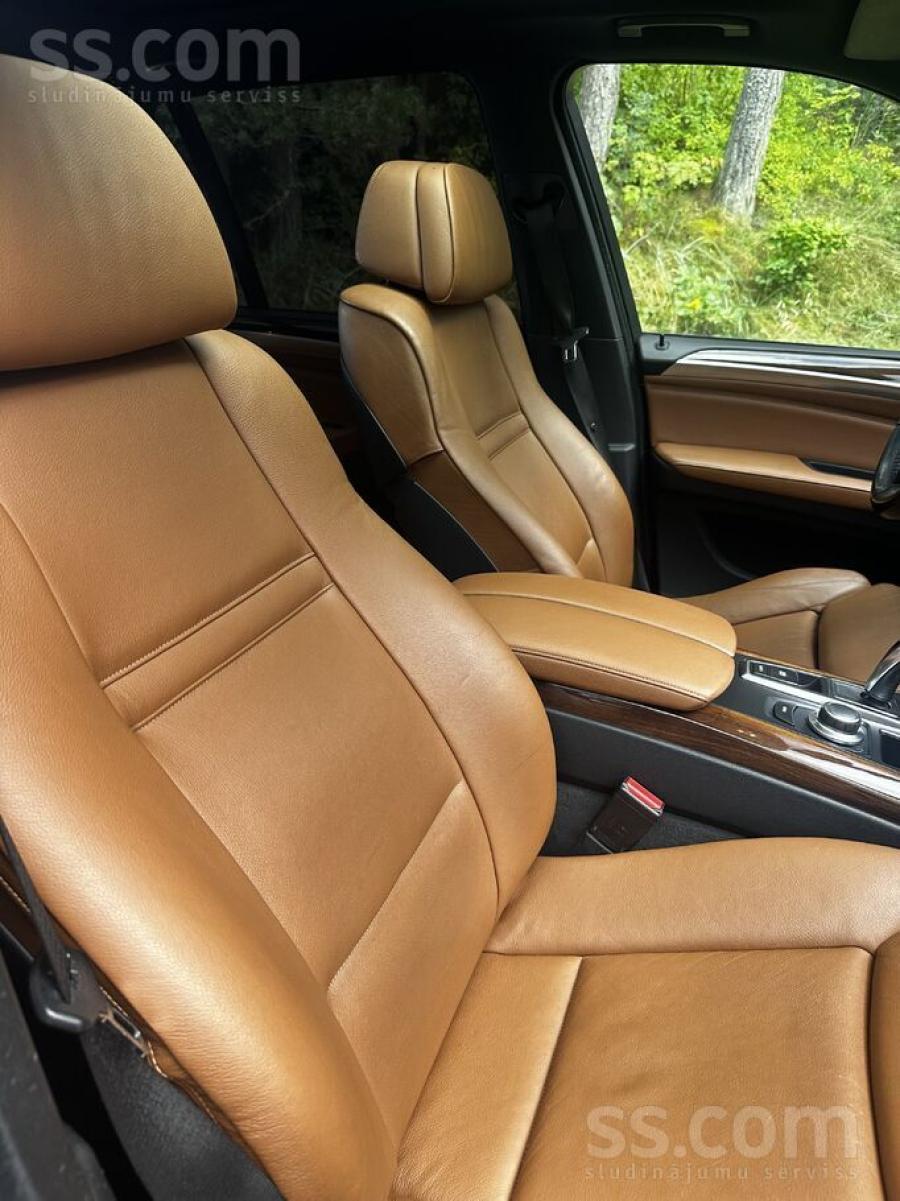 Black BMW X5 2008 in Jurmala, with an engine capacity of 3.00 L and mileage of 389 thousand km for 10000 €, photo 10 on AUTOMOTO.COM.LV