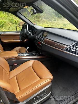 Black BMW X5 2008 in Jurmala, with an engine capacity of 3.00 L and mileage of 389 thousand km for 10000 €, photo 11 on AUTOMOTO.COM.LV