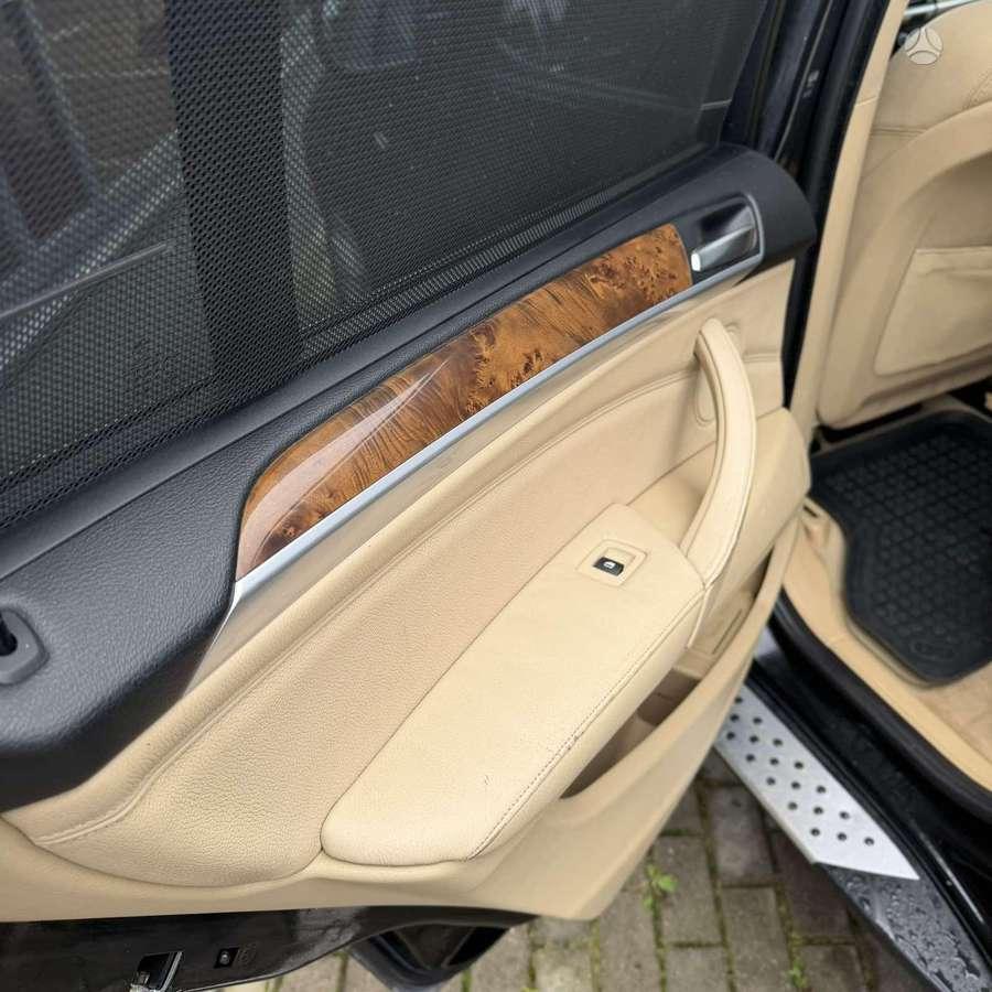 Melns BMW X5 2008 Kaišiadorys, ar dzinēja tilpumu 2.99 L un nobraukumu 282 tūkst. km par 6950 €, foto 14 vietnē AUTOMOTO.COM.LV