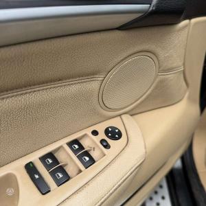Melns BMW X5 2008 Kaišiadorys, ar dzinēja tilpumu 2.99 L un nobraukumu 282 tūkst. km par 6950 €, foto 18 vietnē AUTOMOTO.COM.LV