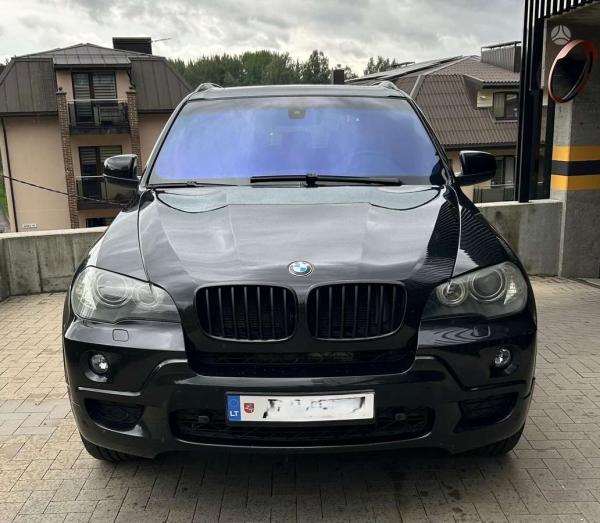 Черный БМВ Х5 2008 в Вильнюс, объемом двигателя 2.99 л и пробегом 356 тыс. км за 6500 €, фото 1 на AUTOMOTO.COM.LV