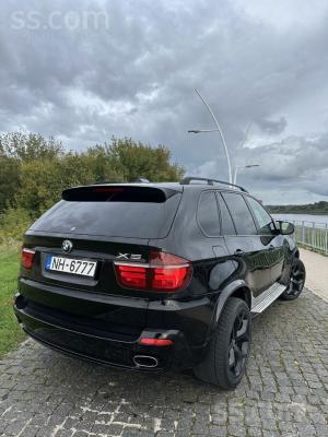 Black BMW X5 2008 in Daugavpils, with an engine capacity of 3.00 L and mileage of 325 thousand km for 8900 €, photo 3 on AUTOMOTO.COM.LV