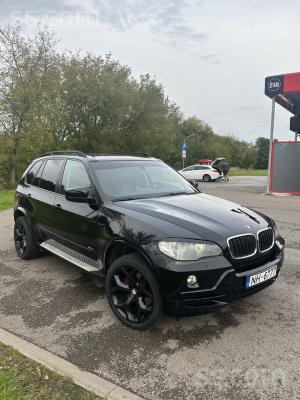 Black BMW X5 2008 in Daugavpils, with an engine capacity of 3.00 L and mileage of 325 thousand km for 8900 €, photo 5 on AUTOMOTO.COM.LV