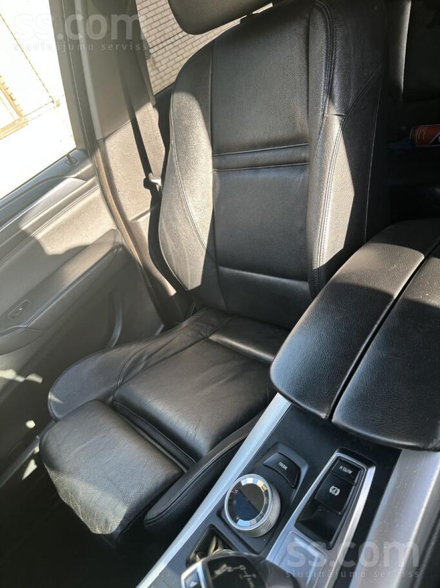 Black BMW X5 2008 in Daugavpils, with an engine capacity of 3.00 L and mileage of 325 thousand km for 8900 €, photo 9 on AUTOMOTO.COM.LV