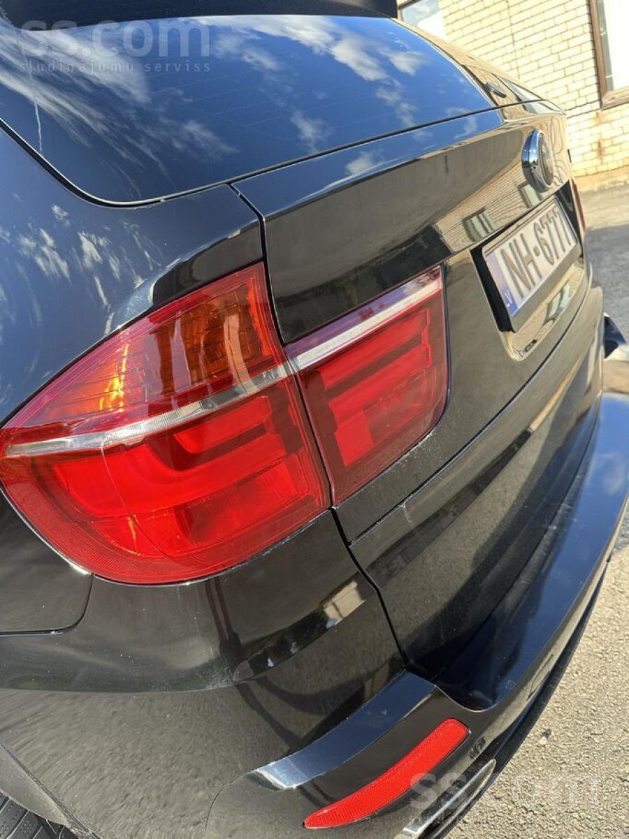 Black BMW X5 2008 in Daugavpils, with an engine capacity of 3.00 L and mileage of 325 thousand km for 8900 €, photo 11 on AUTOMOTO.COM.LV