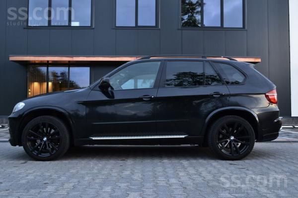 Black BMW X5 2008 in Riga, with an engine capacity of 3.00 L and mileage of 394 thousand km for 9200 €, photo 5 on AUTOMOTO.COM.LV