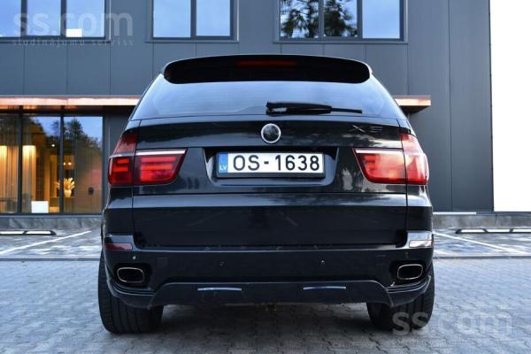 Black BMW X5 2008 in Riga, with an engine capacity of 3.00 L and mileage of 394 thousand km for 9200 €, photo 8 on AUTOMOTO.COM.LV