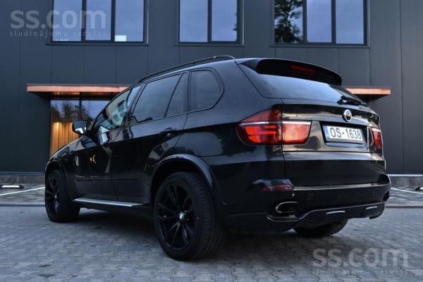 Black BMW X5 2008 in Riga, with an engine capacity of 3.00 L and mileage of 394 thousand km for 9200 €, photo 9 on AUTOMOTO.COM.LV