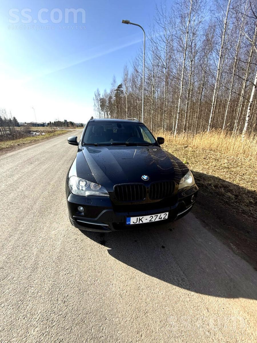 Black BMW X5 2008 in Riga, with an engine capacity of 3.00 L and mileage of 310 thousand km for 6300 €, photo 1 on AUTOMOTO.COM.LV