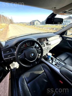 Black BMW X5 2008 in Riga, with an engine capacity of 3.00 L and mileage of 310 thousand km for 6300 €, photo 5 on AUTOMOTO.COM.LV