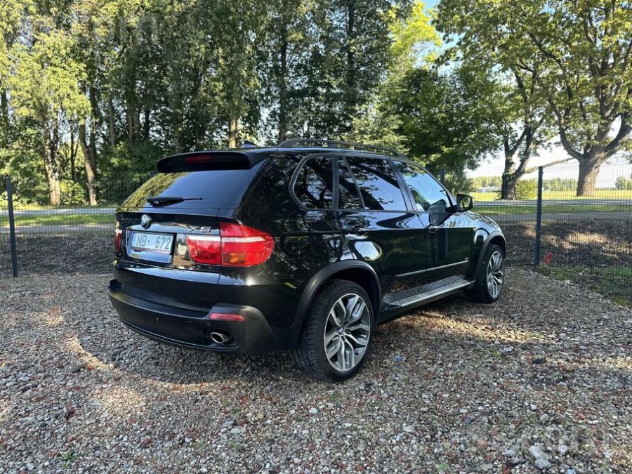 Black BMW X5 2008 in Cesis, with an engine capacity of 3.00 L and mileage of 0 thousand km for 8700 €, photo 5 on AUTOMOTO.COM.LV