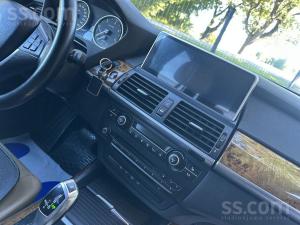 Black BMW X5 2008 in Cesis, with an engine capacity of 3.00 L and mileage of 0 thousand km for 8700 €, photo 8 on AUTOMOTO.COM.LV