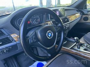 Black BMW X5 2008 in Cesis, with an engine capacity of 3.00 L and mileage of 0 thousand km for 8700 €, photo 10 on AUTOMOTO.COM.LV