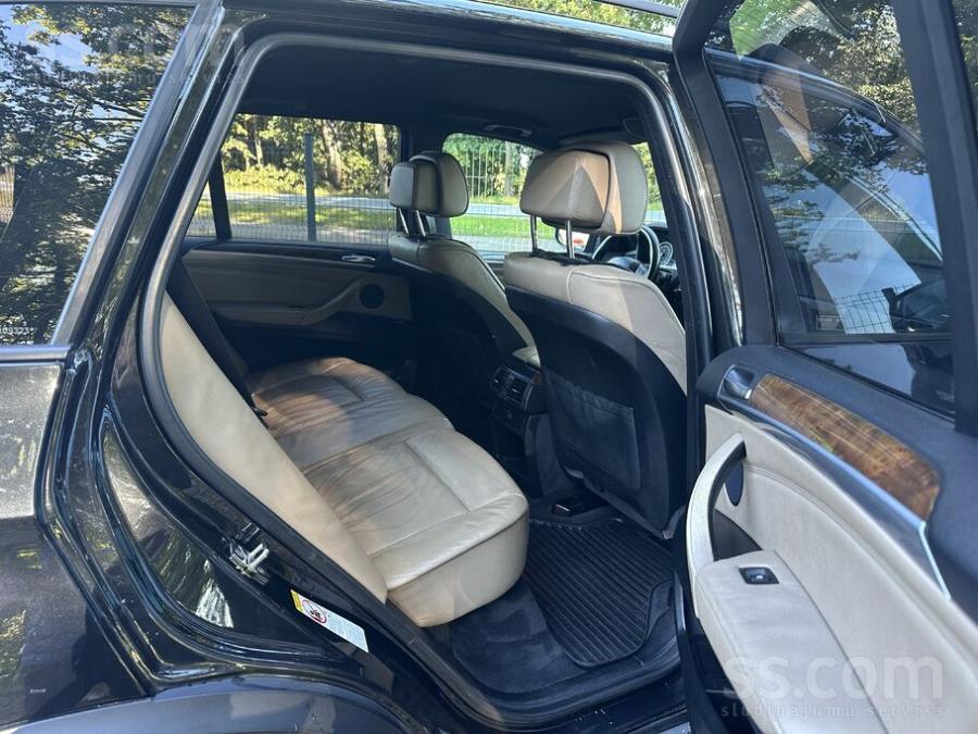 Black BMW X5 2008 in Cesis, with an engine capacity of 3.00 L and mileage of 0 thousand km for 8700 €, photo 14 on AUTOMOTO.COM.LV