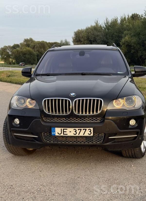BMW X5 2008 in Riga on AUTOMOTO.COM.LV Black BMW X5 2008 in Riga, with an engine capacity of 3.00 L and mileage of 389 thousand km for 9300 €, photo 3 on AUTOMOTO.COM.LV