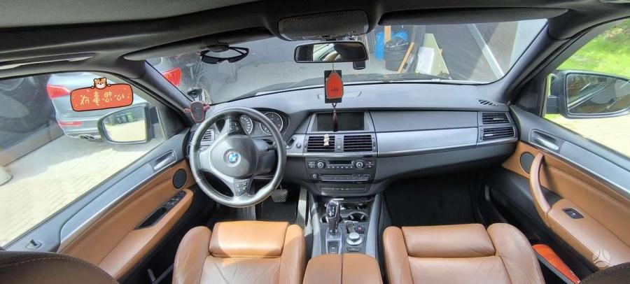 Black BMW X5 2008 in Vilnius, with an engine capacity of 2.99 L and mileage of 333 thousand km for 8000 €, photo 5 on AUTOMOTO.COM.LV