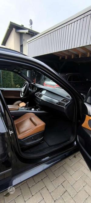 Black BMW X5 2008 in Vilnius, with an engine capacity of 2.99 L and mileage of 333 thousand km for 8000 €, photo 6 on AUTOMOTO.COM.LV