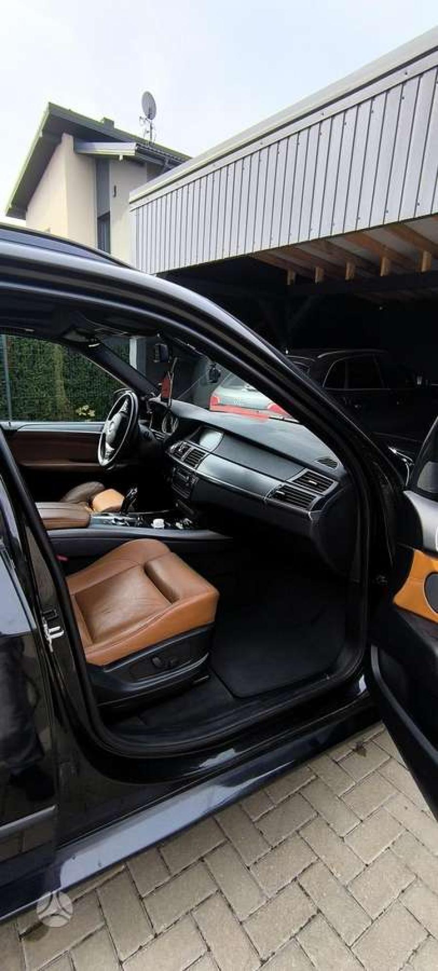 Black BMW X5 2008 in Vilnius, with an engine capacity of 2.99 L and mileage of 333 thousand km for 8000 €, photo 6 on AUTOMOTO.COM.LV