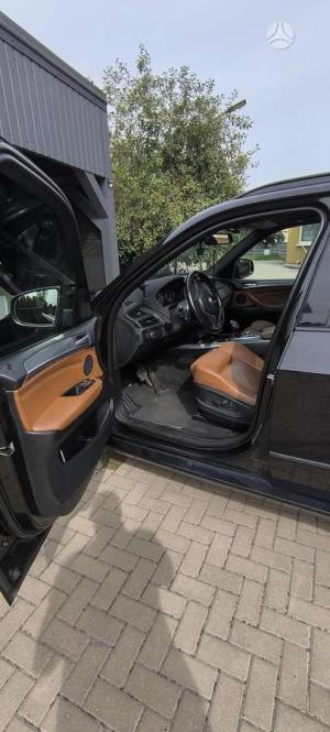 Black BMW X5 2008 in Vilnius, with an engine capacity of 2.99 L and mileage of 333 thousand km for 8000 €, photo 7 on AUTOMOTO.COM.LV