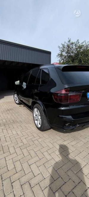 Black BMW X5 2008 in Vilnius, with an engine capacity of 2.99 L and mileage of 333 thousand km for 8000 €, photo 14 on AUTOMOTO.COM.LV