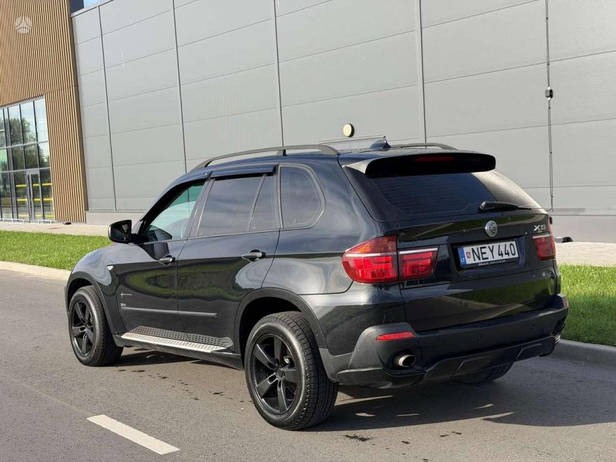 Melns BMW X5 2008 Kauņa, ar dzinēja tilpumu 2.99 L un nobraukumu 331 tūkst. km par 5350 €, foto 3 vietnē AUTOMOTO.COM.LV