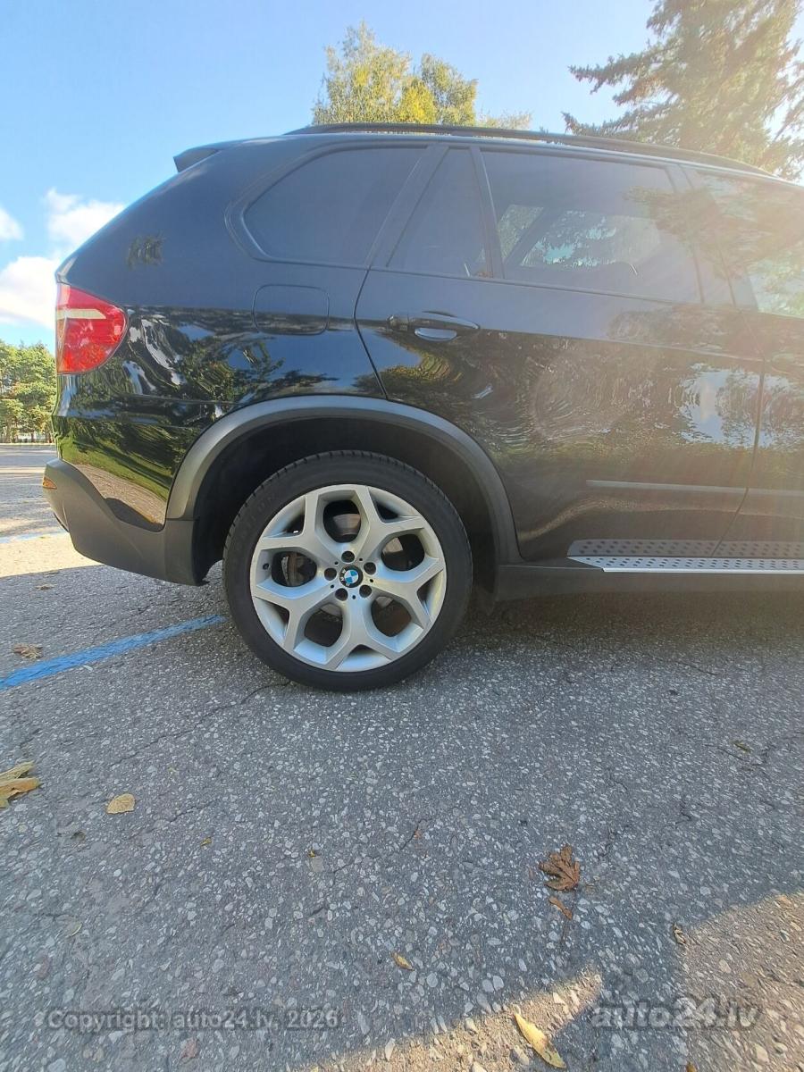 Black BMW X5 2008 in Parnu, with an engine capacity of 3.00 L and mileage of 271 thousand km for 6900 €, photo 9 on AUTOMOTO.COM.LV