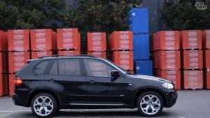 Black BMW X5 2008 in Alytus, with an engine capacity of 3.00 L and mileage of 391 thousand km for 6650 €, photo 3 on AUTOMOTO.COM.LV