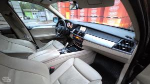 Black BMW X5 2008 in Alytus, with an engine capacity of 3.00 L and mileage of 391 thousand km for 6650 €, photo 12 on AUTOMOTO.COM.LV