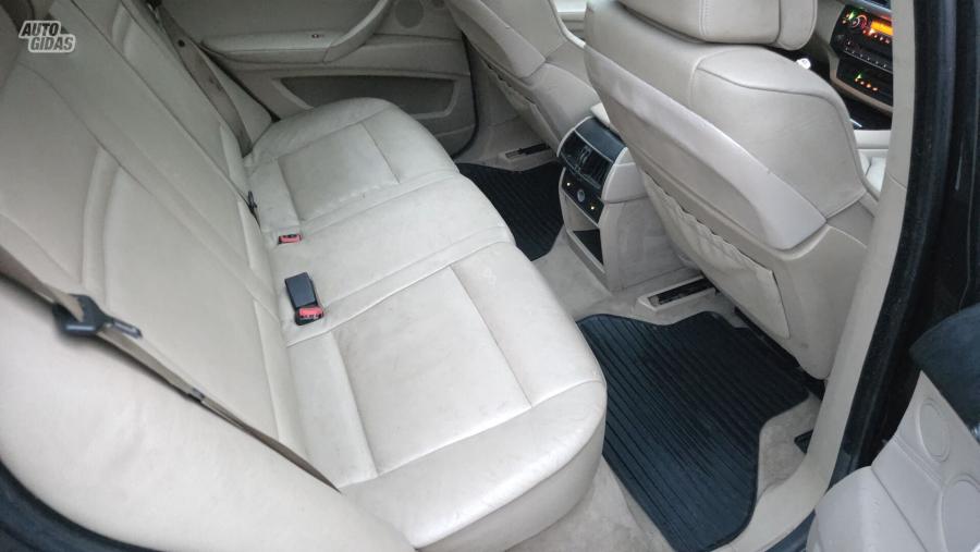 Black BMW X5 2008 in Alytus, with an engine capacity of 3.00 L and mileage of 391 thousand km for 6650 €, photo 13 on AUTOMOTO.COM.LV