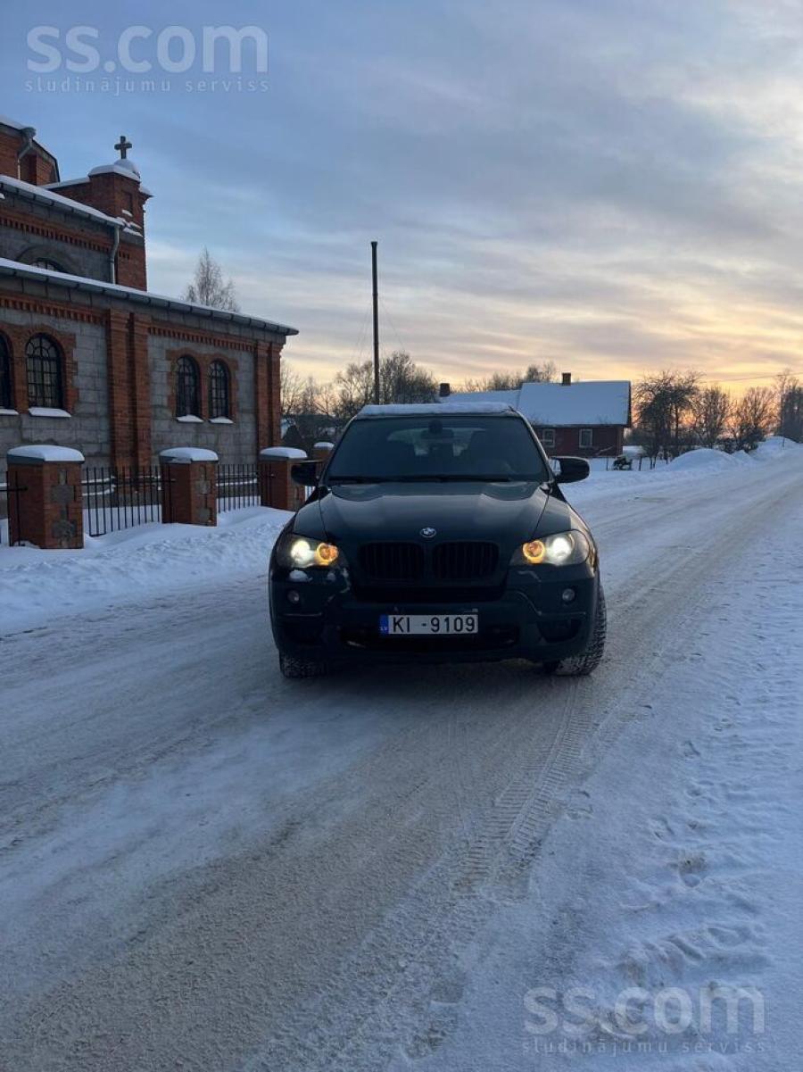 Black BMW X5 2008 in Rezekne, with an engine capacity of 3.00 L and mileage of 484 thousand km for 8500 €, photo 3 on AUTOMOTO.COM.LV