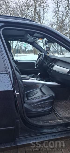 Black BMW X5 2008 in Rezekne, with an engine capacity of 3.00 L and mileage of 484 thousand km for 8500 €, photo 7 on AUTOMOTO.COM.LV