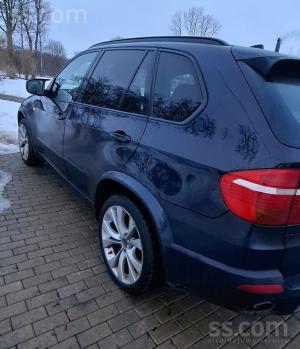 Black BMW X5 2008 in Rezekne, with an engine capacity of 3.00 L and mileage of 484 thousand km for 8500 €, photo 8 on AUTOMOTO.COM.LV