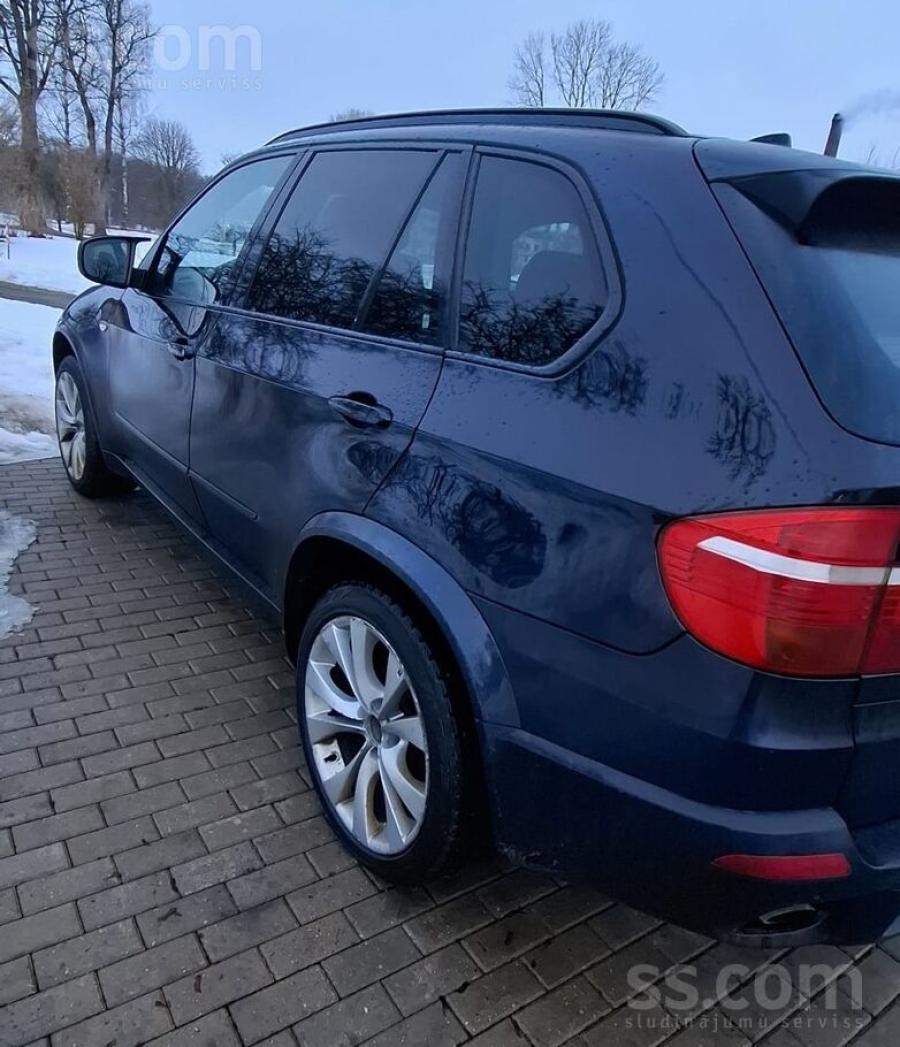 Black BMW X5 2008 in Rezekne, with an engine capacity of 3.00 L and mileage of 484 thousand km for 8500 €, photo 8 on AUTOMOTO.COM.LV