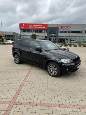 Black BMW X5 2008 in Riga, with an engine capacity of 3.00 L and mileage of 320 thousand km for 10000 €, photo 3 on AUTOMOTO.COM.LV