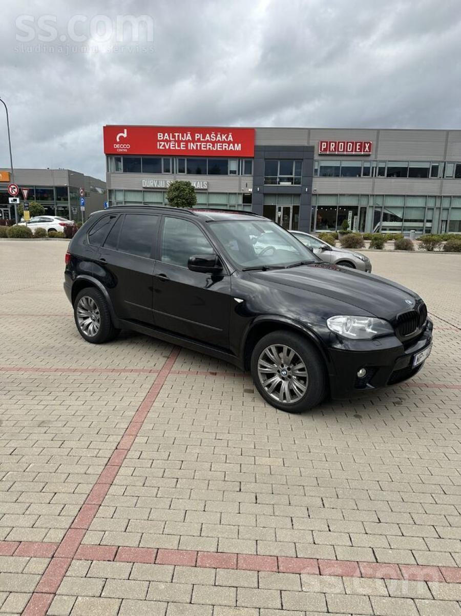 Black BMW X5 2008 in Riga, with an engine capacity of 3.00 L and mileage of 320 thousand km for 10000 €, photo 3 on AUTOMOTO.COM.LV