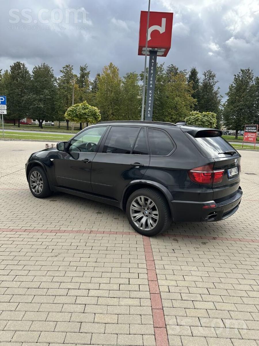 Black BMW X5 2008 in Riga, with an engine capacity of 3.00 L and mileage of 320 thousand km for 10000 €, photo 5 on AUTOMOTO.COM.LV