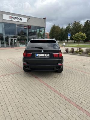 Black BMW X5 2008 in Riga, with an engine capacity of 3.00 L and mileage of 320 thousand km for 10000 €, photo 6 on AUTOMOTO.COM.LV