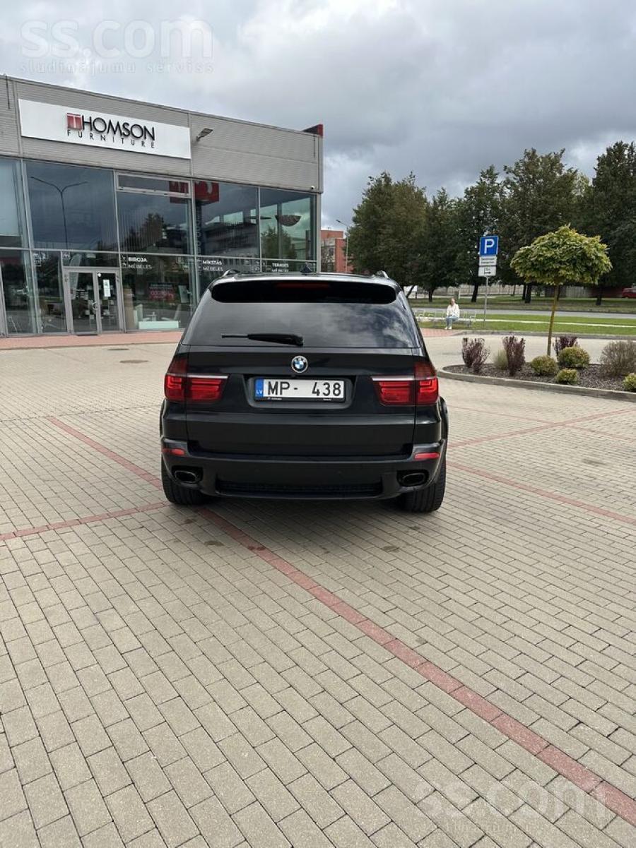 Black BMW X5 2008 in Riga, with an engine capacity of 3.00 L and mileage of 320 thousand km for 10000 €, photo 6 on AUTOMOTO.COM.LV