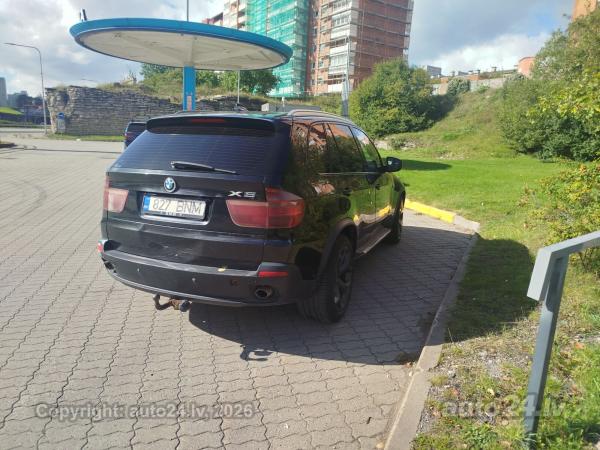 BMW X5 2008 Tallina vietnē Melns BMW X5 2008 Tallina, ar dzinēja tilpumu 3.00 L un nobraukumu 396 tūkst. km par 5500 €, foto 4 vietnē AUTOMOTO.COM.LV