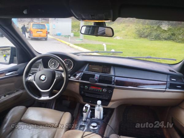 BMW X5 2008 Tallina vietnē Melns BMW X5 2008 Tallina, ar dzinēja tilpumu 3.00 L un nobraukumu 396 tūkst. km par 5500 €, foto 5 vietnē AUTOMOTO.COM.LV