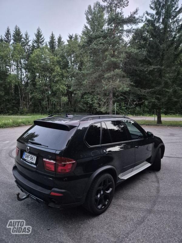 BMW X5 2008 in Plunge on AUTOMOTO.COM.LV Black BMW X5 2008 in Plunge, with an engine capacity of 3.00 L and mileage of 296 thousand km for 8250 €, photo 7 on AUTOMOTO.COM.LV