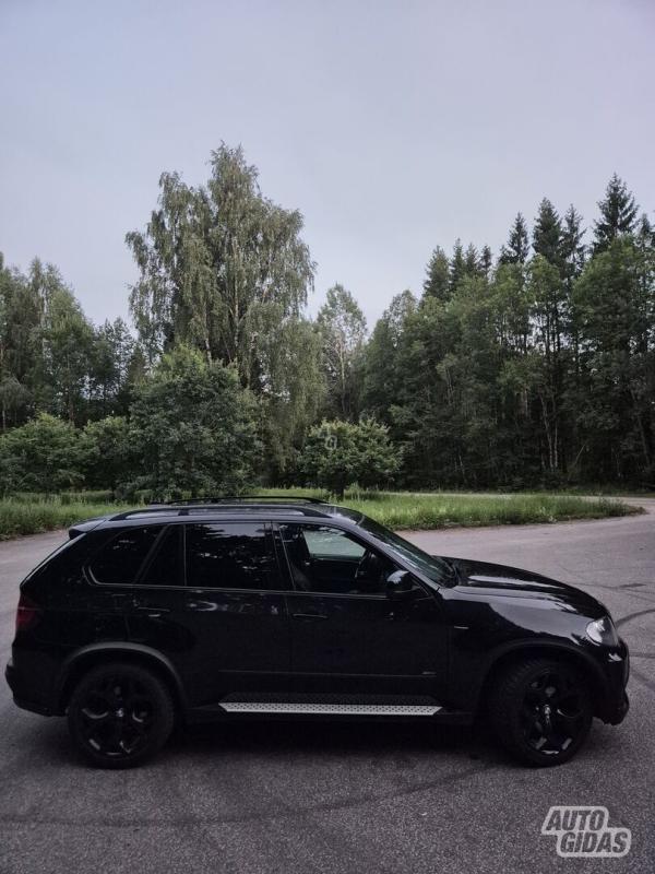 BMW X5 2008 in Plunge on AUTOMOTO.COM.LV Black BMW X5 2008 in Plunge, with an engine capacity of 3.00 L and mileage of 296 thousand km for 8250 €, photo 8 on AUTOMOTO.COM.LV